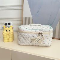 China Customized Logo Accepted Soft Quilted Cotton Zip Puffy Makeup Bag for Women's Cosmetic for sale