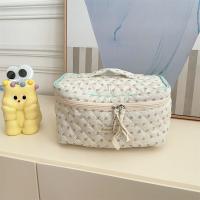 China Customized Logo Accepted Soft Quilted Cotton Zip Puffy Makeup Bag for Women's Cosmetic for sale