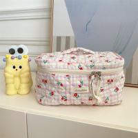China Customized Logo Accepted Soft Quilted Cotton Zip Puffy Makeup Bag for Women's Cosmetic for sale