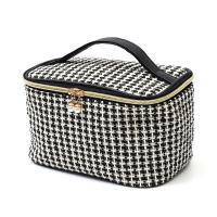 China Custom Toiletry Bag Set Large Makeup Bag Organizer for Women and Girls' Essentials for sale