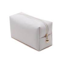 China Custom Logo Portable Travel Beauty Makeup Bag with Zipper Closure and Customized Logo for sale