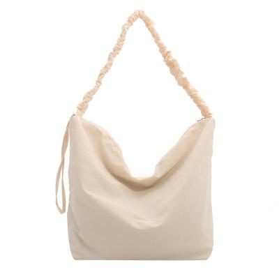 China Large Capacity Nylon Crossbody Pleated Drawstring Shoulder Bag for Women Shopping Bags for sale