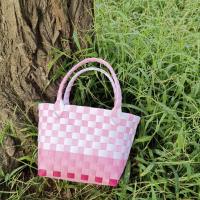 China Eco-friendly Women Triangle Straw Raffia Bag for Travel and Outgoing Newest Fashinable for sale