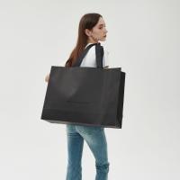 China Luxury Clothing Retail Gift Shopping Black Jewellery Paper Bag With Customized Color for sale