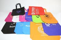 China Medium Size 30-50cm Non Woven Tote Bag with Heat Transfer Printing Customizable Logo for sale