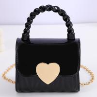 China Mini Chain Strap Messenger Purses Fashion PVC Tote Bags with PVC Lining Material for sale