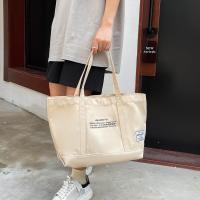 China Custom Outdoor Fashion Tote Bag with Clutch Medium Size and Clutch Included for sale
