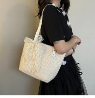 China 2022 Fashion Ladies Handbag Zipper Closure Large Capacity Striped Straw Beach Tote Bag for sale