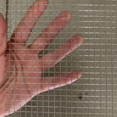 China Hot Dip Galvanized Protective Wire Mesh Fence for Highway Perimeter and Factory Area Security for sale
