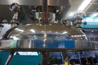 China 300L Capacity Vacuum Homogenizing Emulsifier Machine with 316L Stainless Steel and Hydraulic Lifting for Hygienic Production for sale
