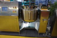 China 300L Capacity Vacuum Homogenizing Emulsifier Machine with 316L Stainless Steel and Hydraulic Lifting for Hygienic Production for sale