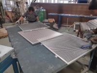 China Powder Coated Color Diamond Wire Mesh Raised Galvanized Expanded Metal For Indoor Safety Fence for sale