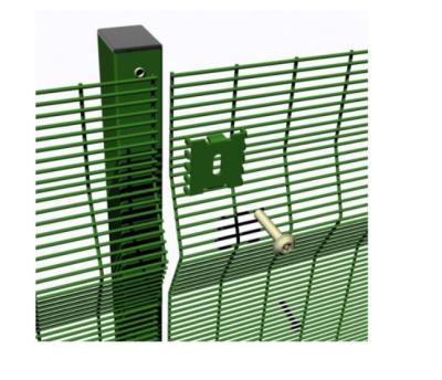 China 76.2x12.7mm Powder Coated 358 Airport Security Mesh Fence Galvanized for sale