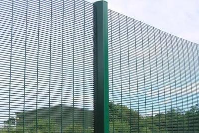 China 4.0mm Green Hot Dip Galvanized Welded Wire Mesh Fence for sale