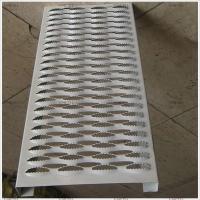 China High Strength  Silver Diamond Hole Grip Strut Safety Grating 300mm Width for sale