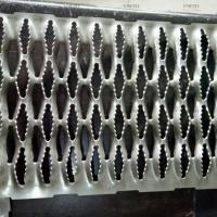 China Heavy Duty 2-4m Grip Strut Safety Grating Diamond Channel Anti-Slip for sale