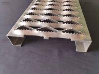 China High Strength  Silver Diamond Hole Grip Strut Safety Grating 300mm Width for sale