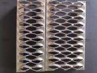 China High Strength  Silver Diamond Hole Grip Strut Safety Grating 300mm Width for sale