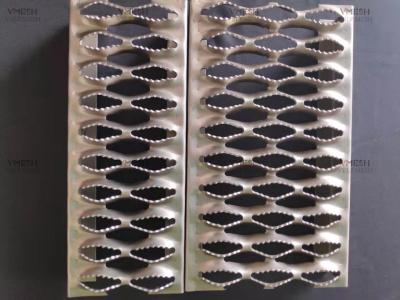 China High Strength  Silver Diamond Hole Grip Strut Safety Grating 300mm Width for sale