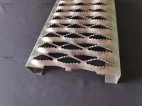 China Galvanized Diamond Grip Strut Safety Grating 2-4mm Thickness for sale