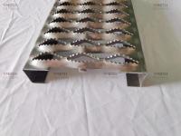 China 3mm Aluminum Anti-Skid Stair Treads for Work Platforms for sale