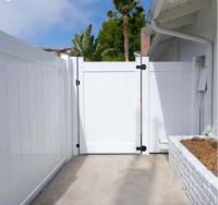 China 6ft White PVC Privacy Fence Panel 1.8mHx2.4mW for sale