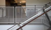 China Indoor Outdoor Anti-Corrosion Cusomized Hole Deign Lock Crimp Woven Wire Safety Crimped Mesh Railing Fencing for sale