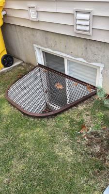 China Reinforced Hot Dip Galvanized Expanded Metal Mesh Window Well Cover with Superior Weight Bearing for sale
