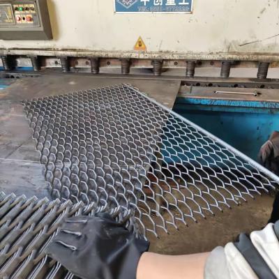 China 3mm Thickness Powder Coated Heavy Duty Expanded Metal Mesh Window Well Cover for sale