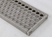 China Safety Walkway Steel Grating 2 Noses Closed Roof Galvanized for sale