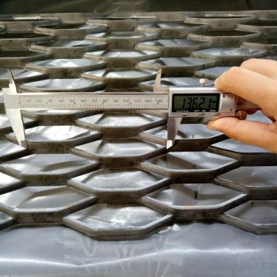 China Galvanized 3.0lbs Anti-Skid Expanded Metal Flooring for Industrial Platforms for sale