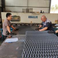 China Truck Ramps Carbon Steel 3.0lbs Expanded Metal Mesh Diamond Catwalk Gratings for sale