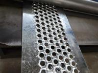 China Outdoor Non Slip Safety Grip Strut Grating Stair Tread for sale