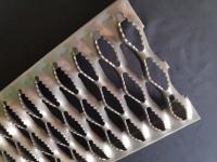 China Diamond Hole Shape Hdg Grip Strut Safety Grating Stair Treads Steel Anti Slip for sale