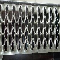 China Galvanized Steel Anti-Slip Safety Grating Diamond Hole Walkway Plank for sale