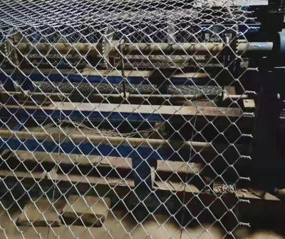 China Hot Dip Galvanized Chain Link Fence 5ft for Sports Fields for sale
