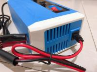 China Motorcycle Truck 12V 10A Car Battery Charger  Heat Dissipation for sale