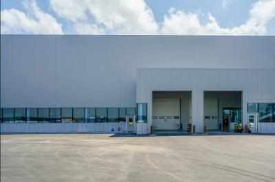 China High Durability Corrosion Resistant Commercial Steel Building with Customizable Length for sale
