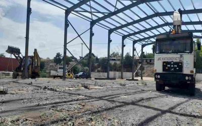 China PEB Steel Structure Workshop with 120 km/h Wind Resistance, 50 Years Lifespan, and 30 Meters Clear Span Portal Frame for sale