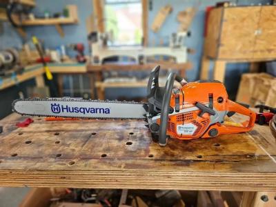 China Hs 572 Chainsaw 20 Inch High Power Fireproof Gasoline Chainsaw Portable Logging Saw Garden Tools for sale
