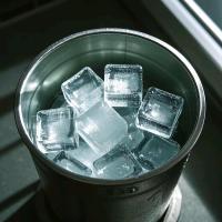 China Spray Cube Ice Machine Offering Ice Making with Big Size Ultra Clear Ice Cube Suitable for Hotels Catering Services and Beverage Distributors for sale