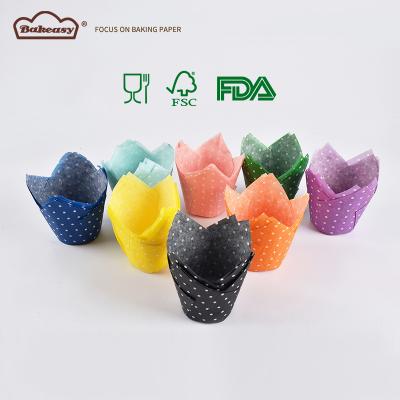 China Tulip Shape Muffin Baking Paper Cups 220°C Oil Proof Parchment Cupcake Liners Disposable Cake Holders for sale