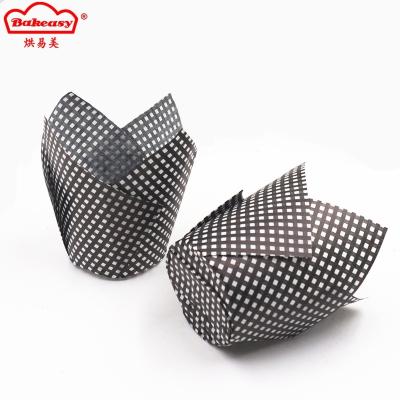 China Disposable Tulip Cupcake Paper Holders Greaseproof Baking Cups 220°C Oil Resistant for sale