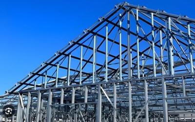 China Lightweight Pre-engineered Steel Building with ±5% Tolerance and Reduced Maintenance Costs for sale