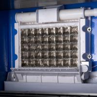 China 93kg Ice Cube Making Machine for Food Beverage Shops Advanced Technology for sale