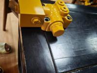 China Pressure Reducing Valve For Cat 345GC 349 352 Excavator, Precise Pressure Control, Wear Resistant Hydraulic Spare Parts for sale