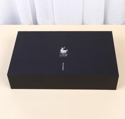 China Sturdy 150gsm Magnetic Folding Gift Boxes 245*220*55mm for sale