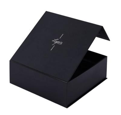 China Luxury 1200gsm Black Gift Box Magnetic 2 Sided Printing for sale