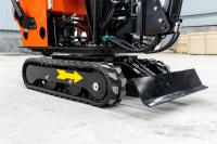 China Multifunctional Farm Mini Digger Excavator 0.8T Small Scale New Condition for sale