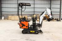China Multifunctional Farm Mini Digger Excavator 0.8T Small Scale New Condition for sale